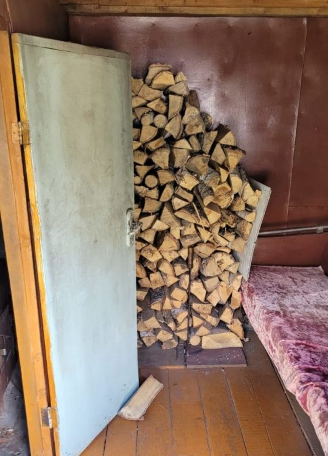 Купить дом, 50 м² по адресу Кемеровская область — Кузбасс, Новокузнецк, Спасская улица, 62 за 2 ...